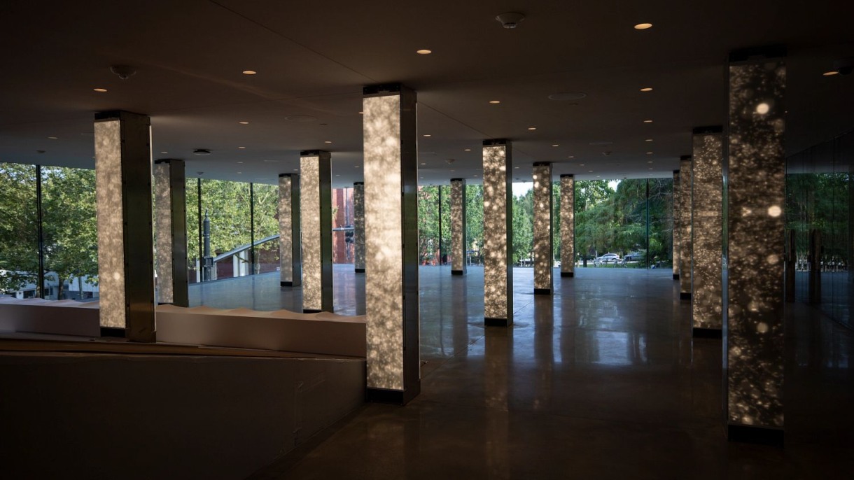 Dynamic light installation by Leo Villareal activates lobby in Brown’s ...