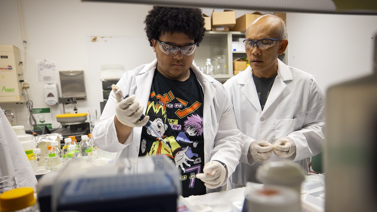 Summer internship welcomes Providence-area high schoolers to explore ...