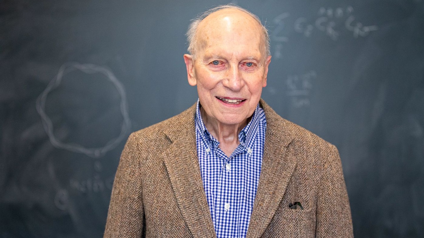 Brown physics student earns Ph.D. at age 89 | Brown University